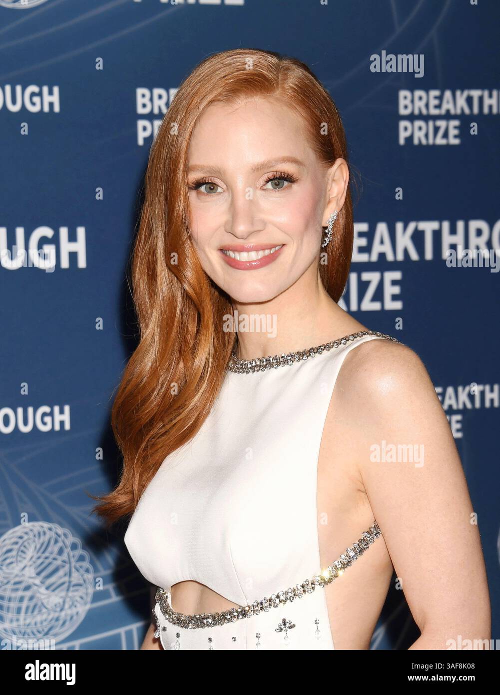 SANTA MONICA, CALIFORNIA - APRIL 05: Jessica Chastain attends the 11th Breakthrough Prize ...