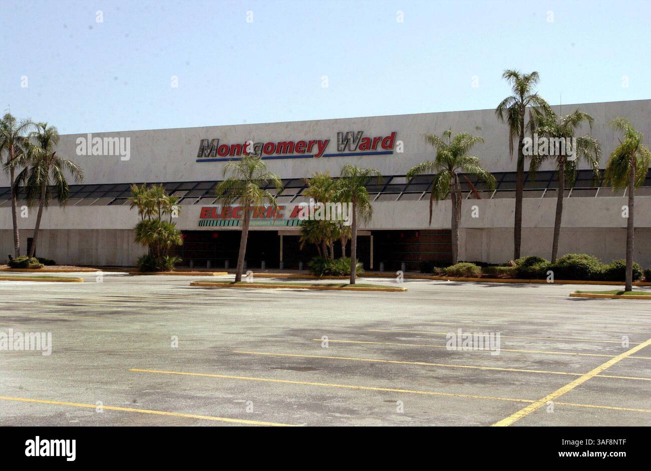 SP 140405 - - DELIVER TO: Neighborhood Times - - 5/9/2002 St Pete ...