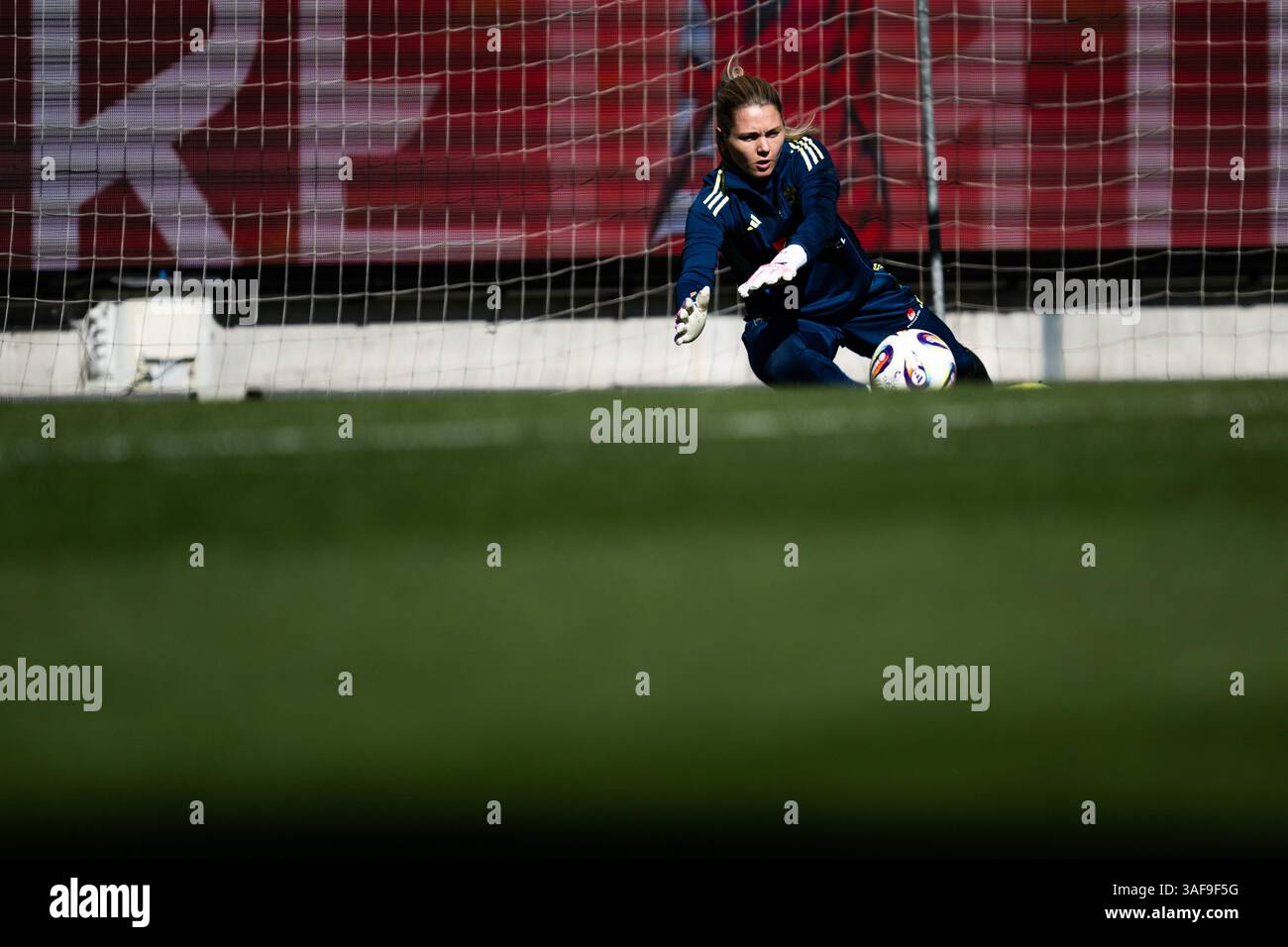 Gothenburg, Sweden. 07th Apr, 2025. 250407 Goalkeeper Jennifer Falk of ...
