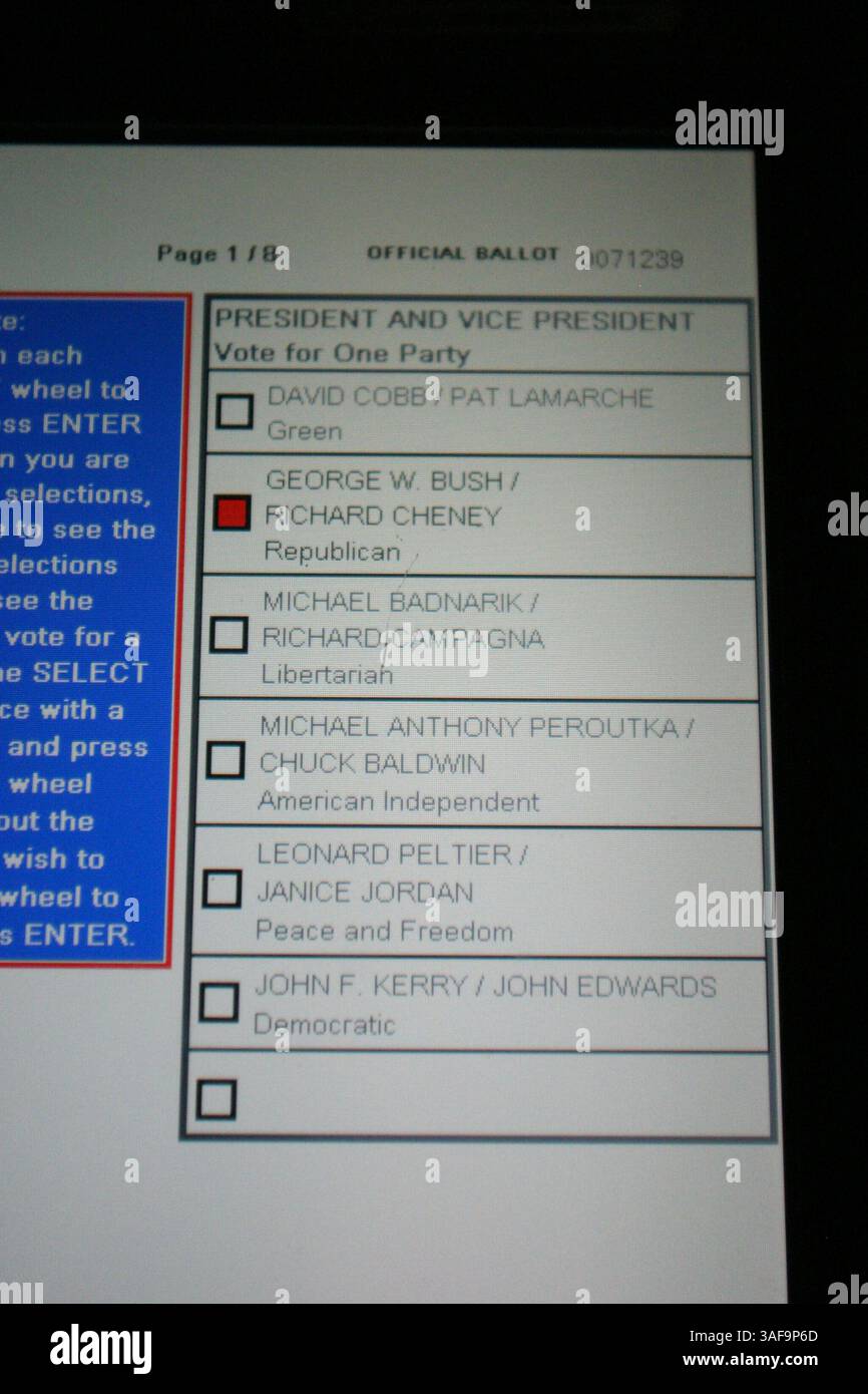 George bush campaign button 2000 hi-res stock photography and images ...