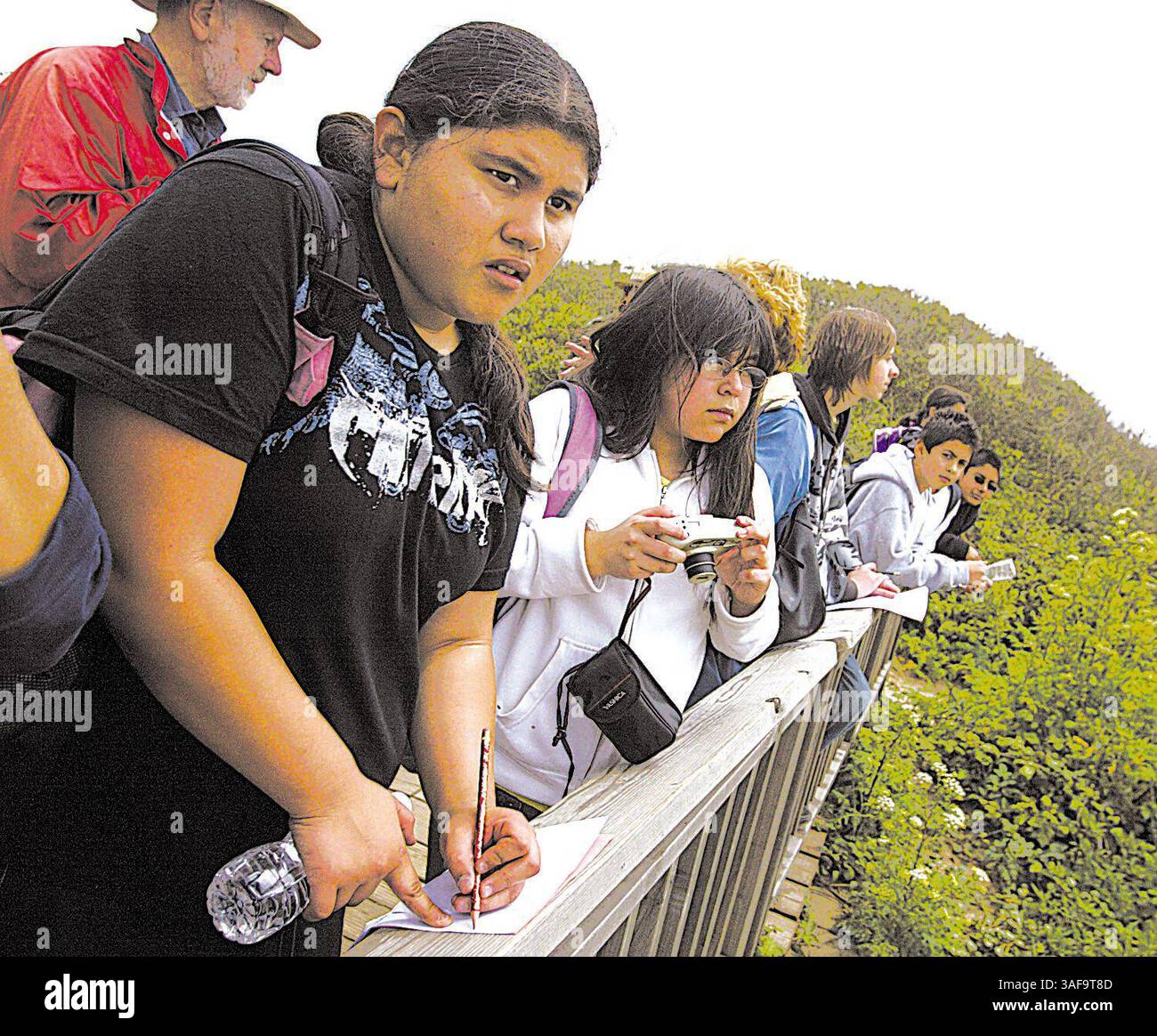 Dan Coyro/Sentinel.School kids from the central valley take notes and ...