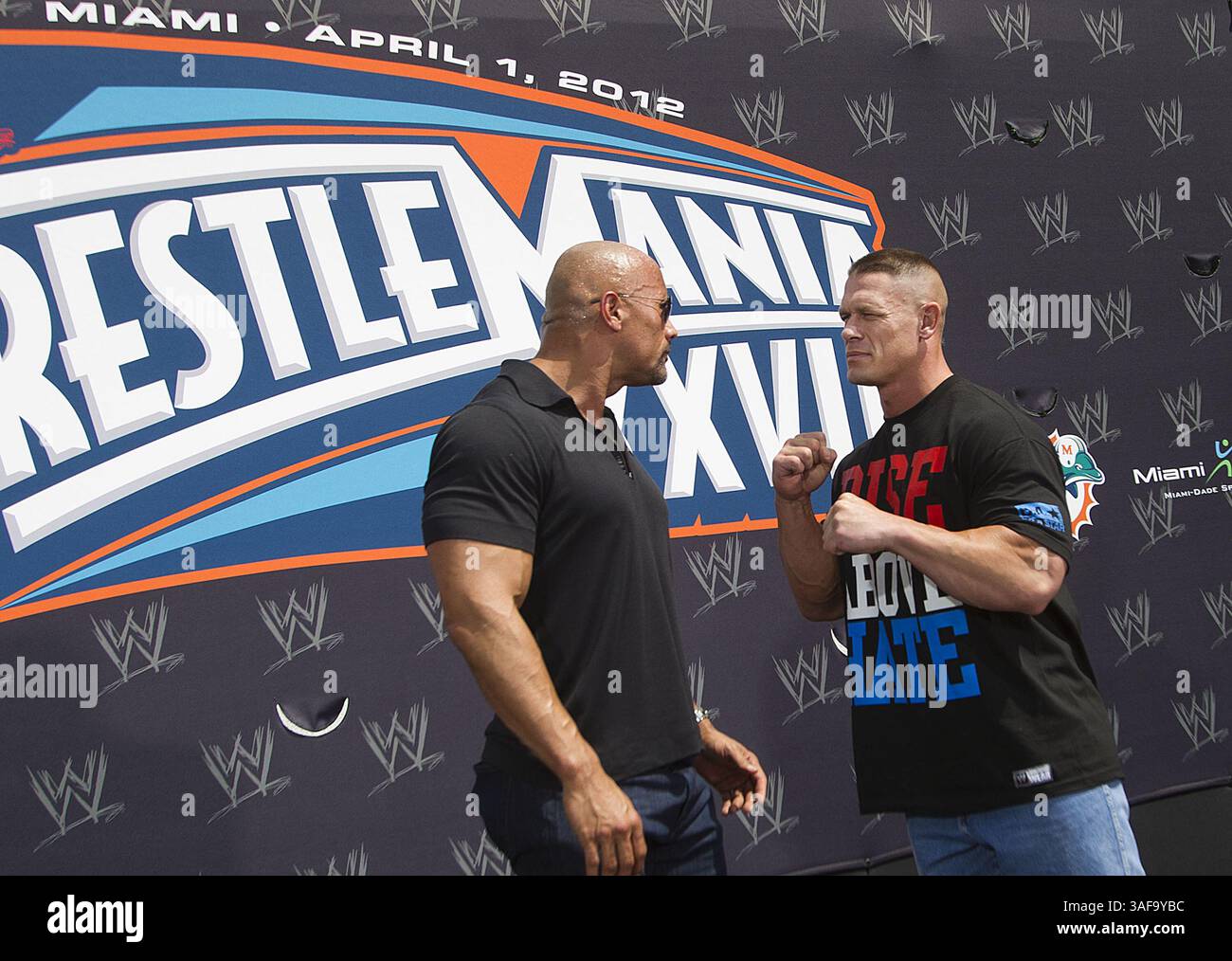 John cena and dwayne johnson 29 hi-res stock photography and images - Alamy