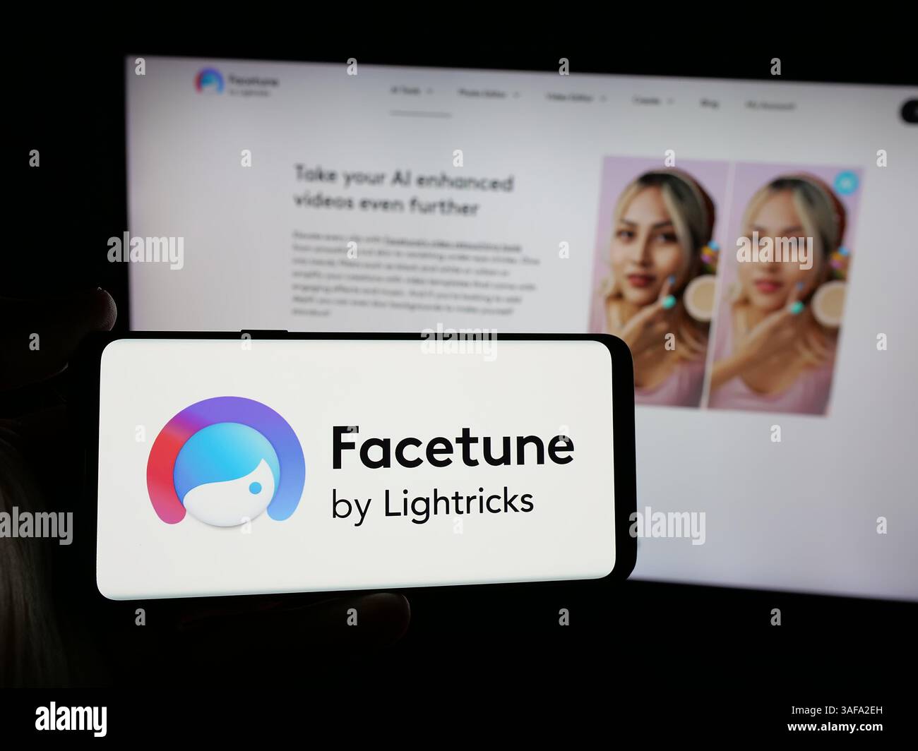 Facetune logo hi-res stock photography and images - Alamy