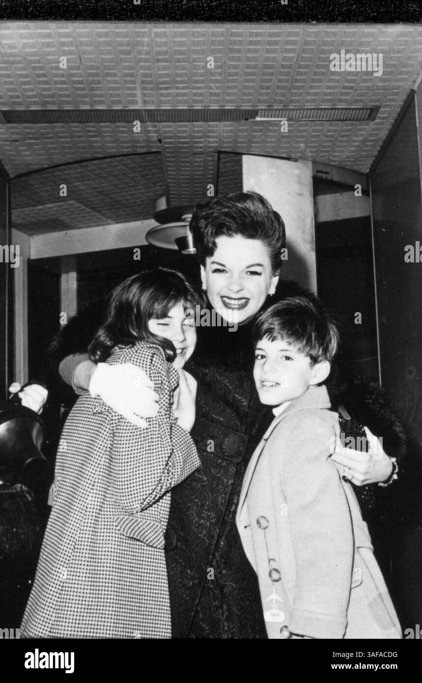 Jun 01, 1964; Hollywood, California, USA; 1964, Pictured: JUDY GARLAND, NEW YORK JFK AIRPORT ...