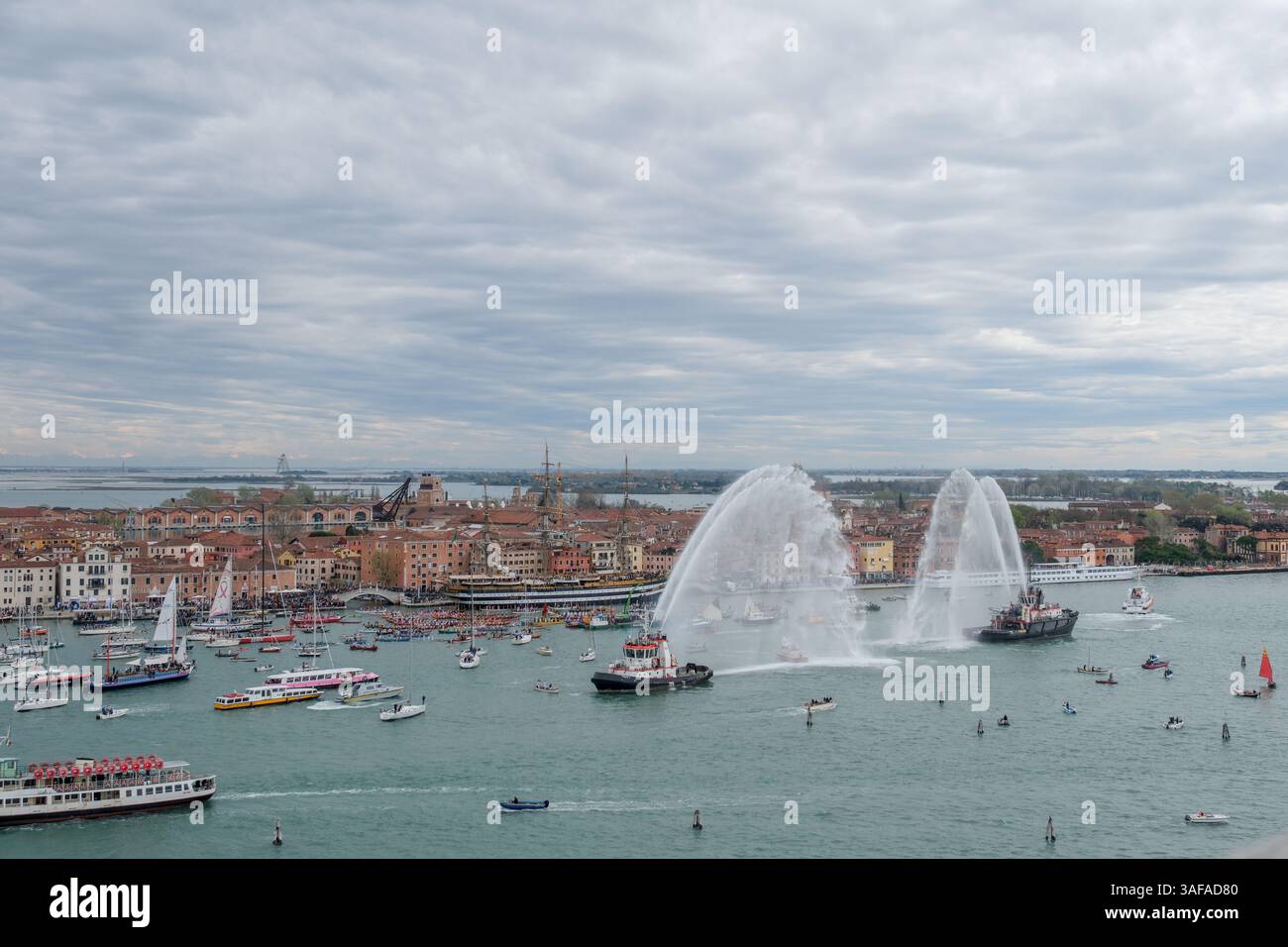 The Italian Navy training ship arrives in Venice Stock Photo - Alamy