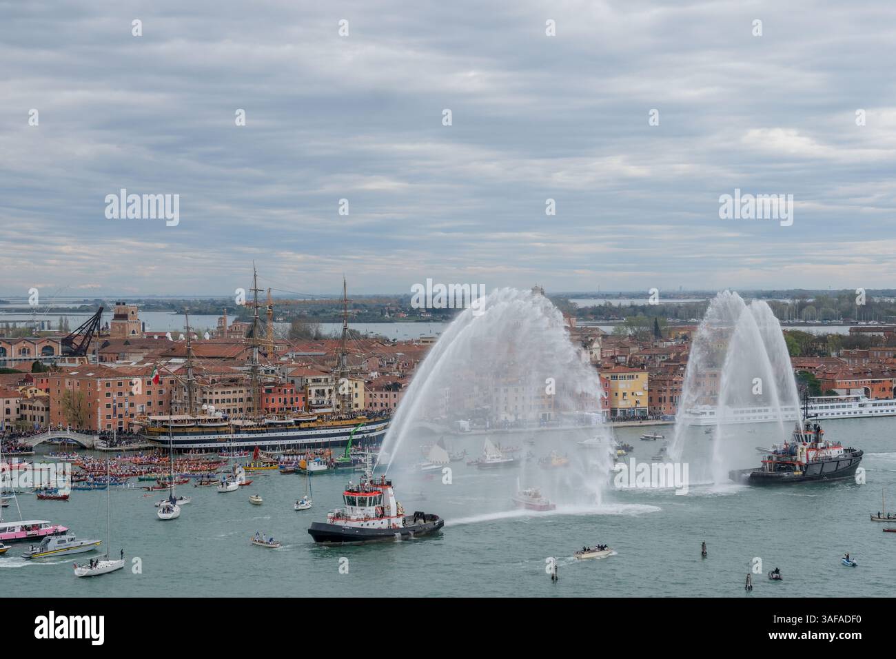 The Italian Navy training ship arrives in Venice Stock Photo - Alamy