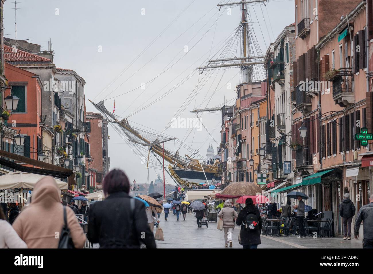 The Italian Navy training ship arrives in Venice Stock Photo - Alamy