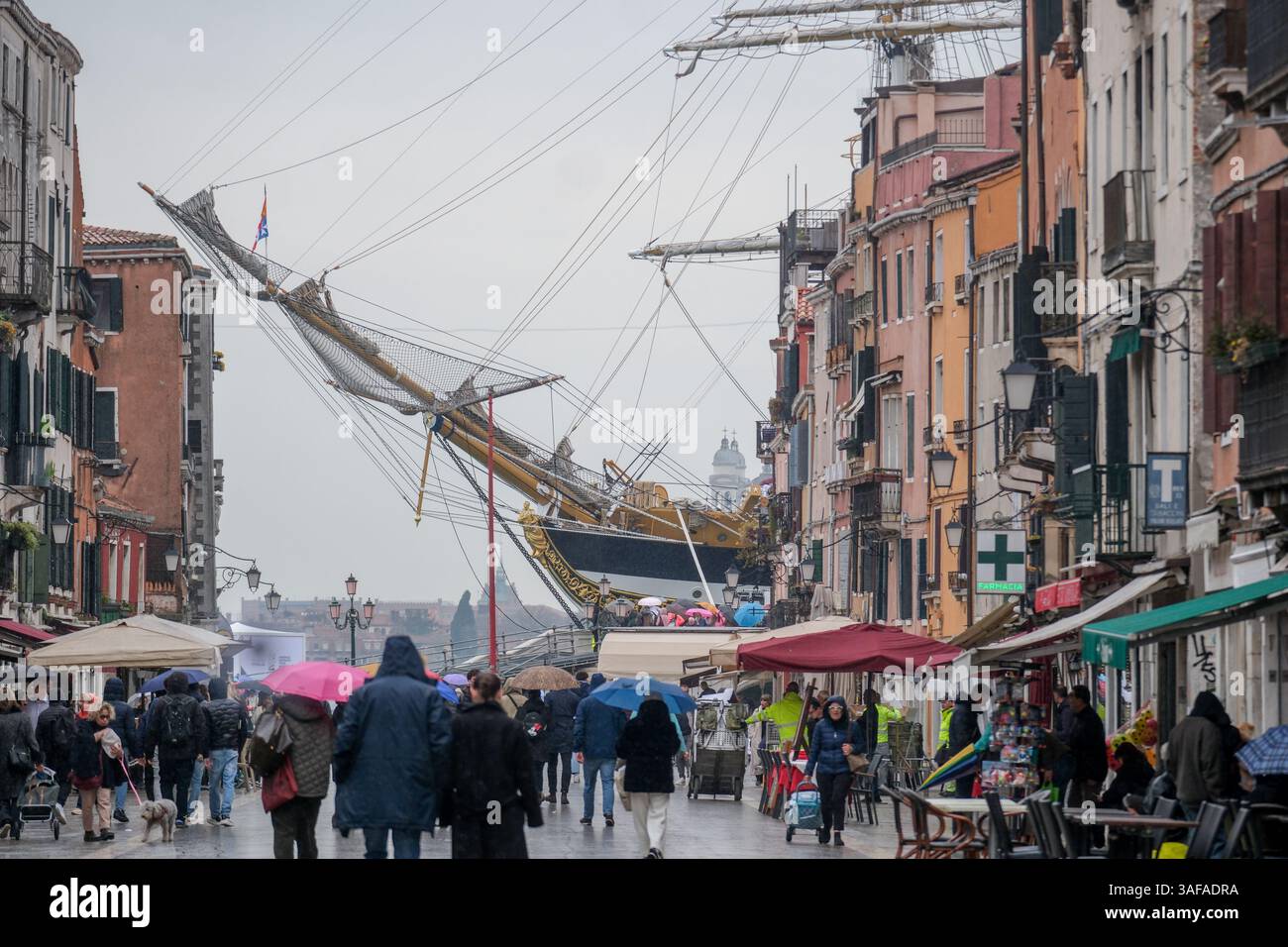 The Italian Navy training ship arrives in Venice Stock Photo - Alamy