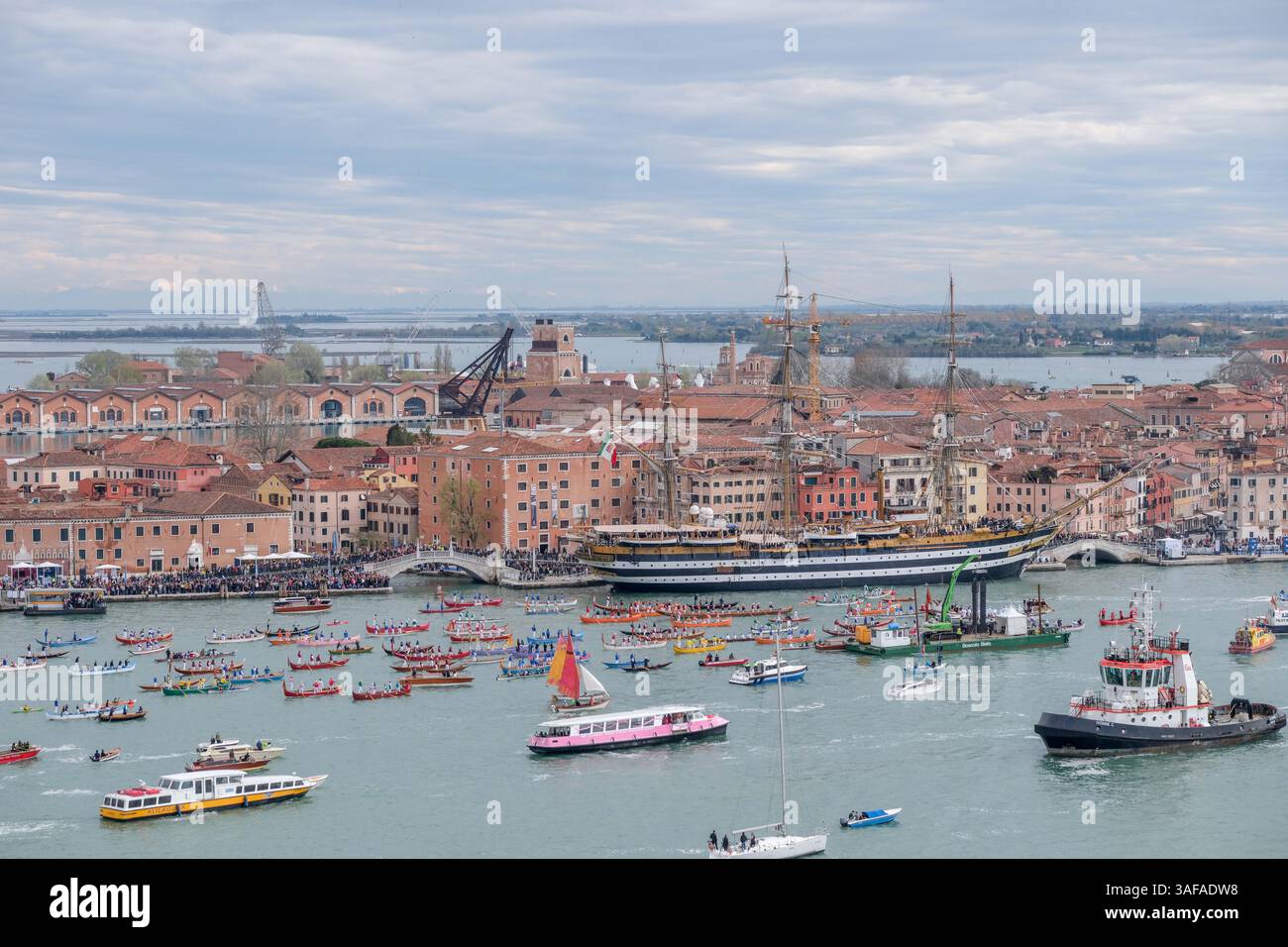 The Italian Navy training ship arrives in Venice Stock Photo - Alamy
