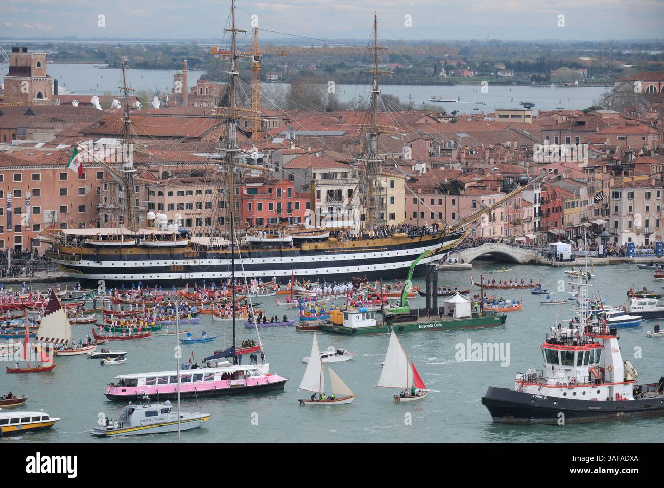 The Italian Navy training ship arrives in Venice Stock Photo - Alamy