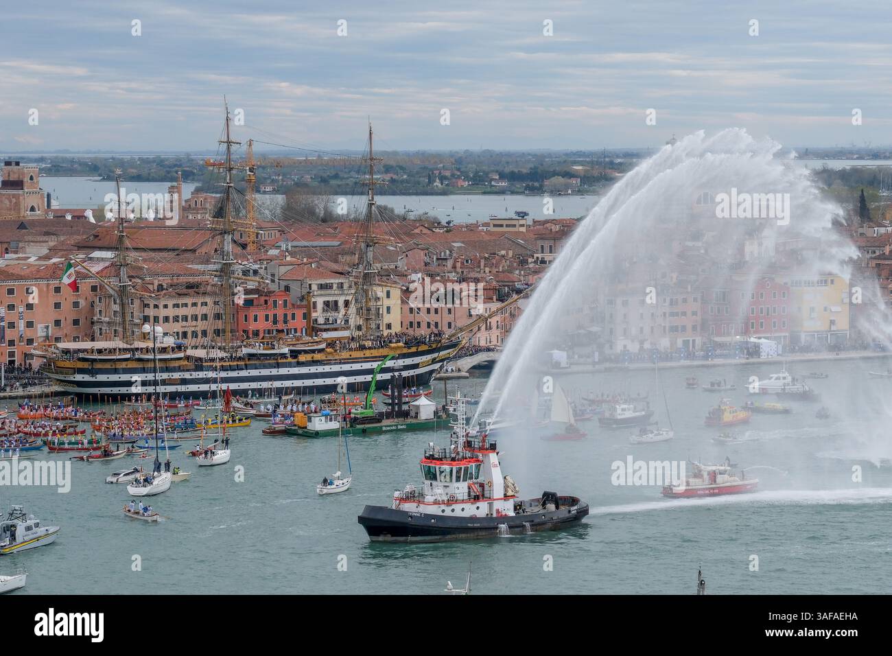 The Italian Navy training ship arrives in Venice Stock Photo - Alamy