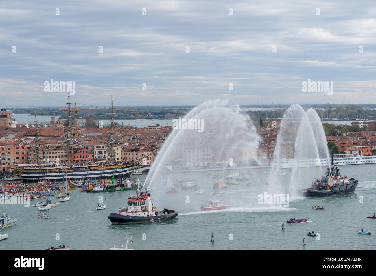 The Italian Navy training ship arrives in Venice Stock Photo - Alamy