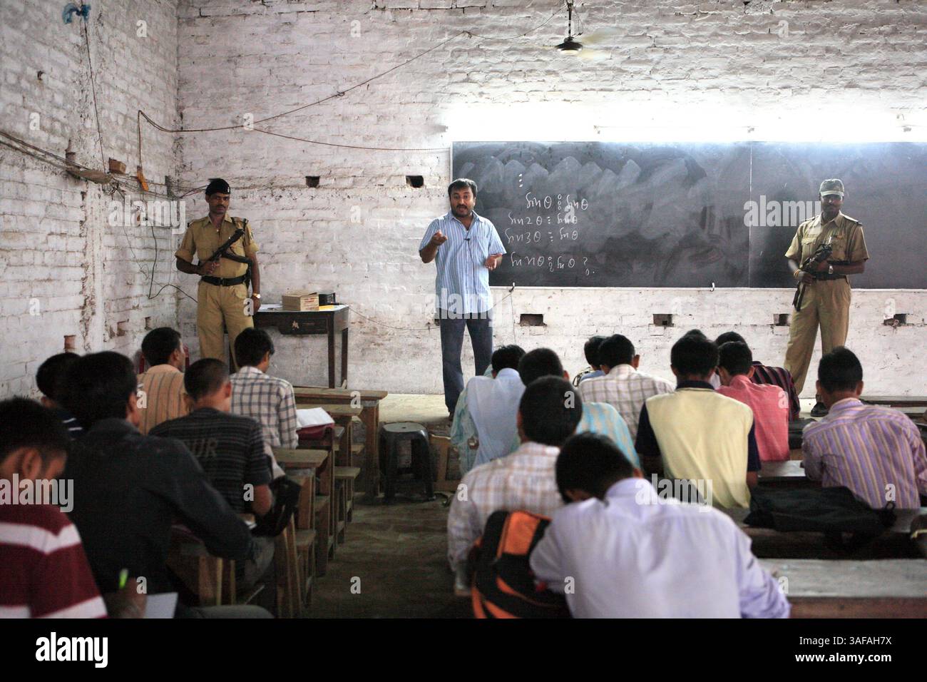 Jul 03, 2009 - Patna, Bihar, India - ANAND KUMAR takes a maths lecture ...