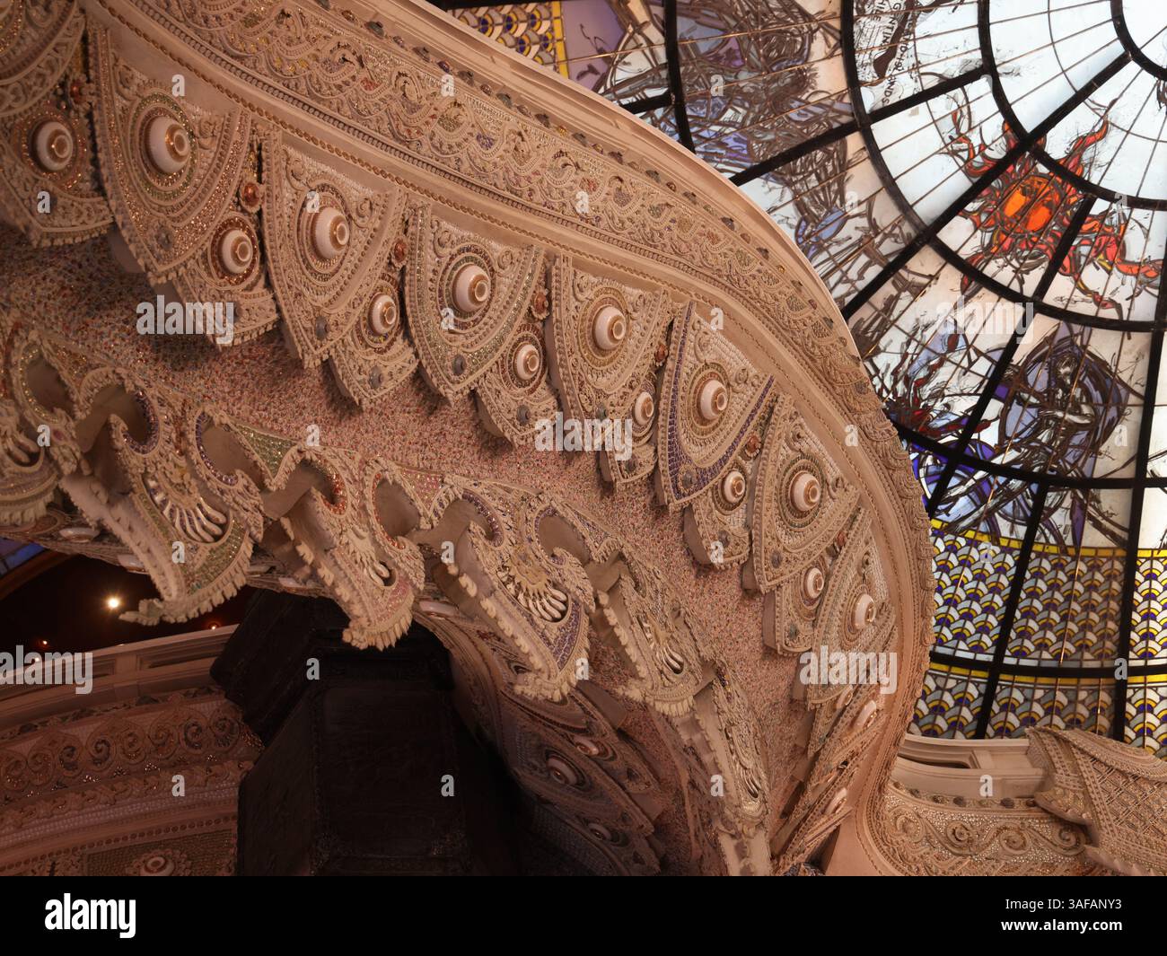 Explore the intricate architectural details that feature stunning ...