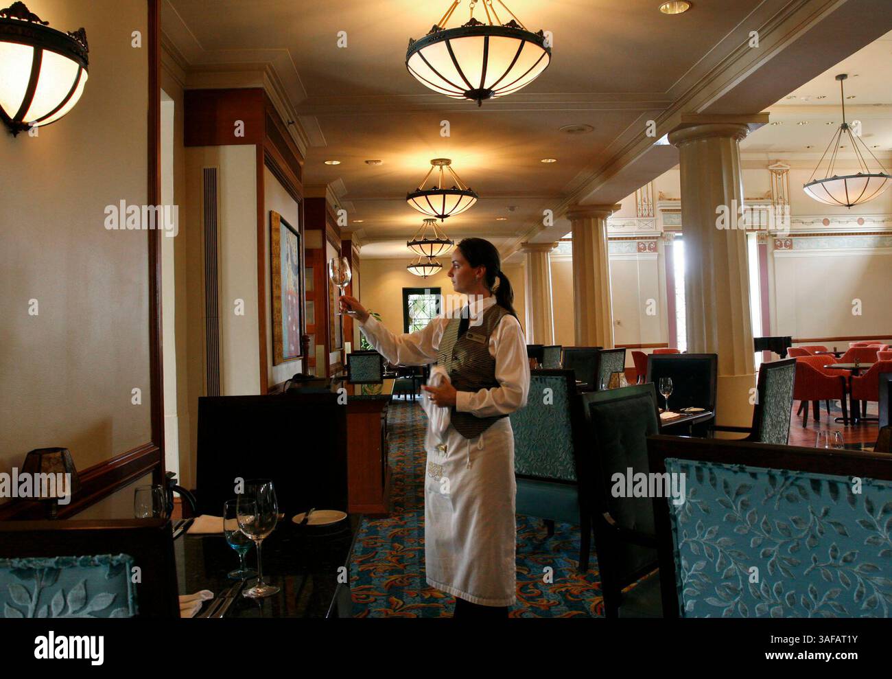 St. Petersburg, FL (5/30/2007)..CAPTION: Server Kimberly Stowe holds a wine glass up for ...