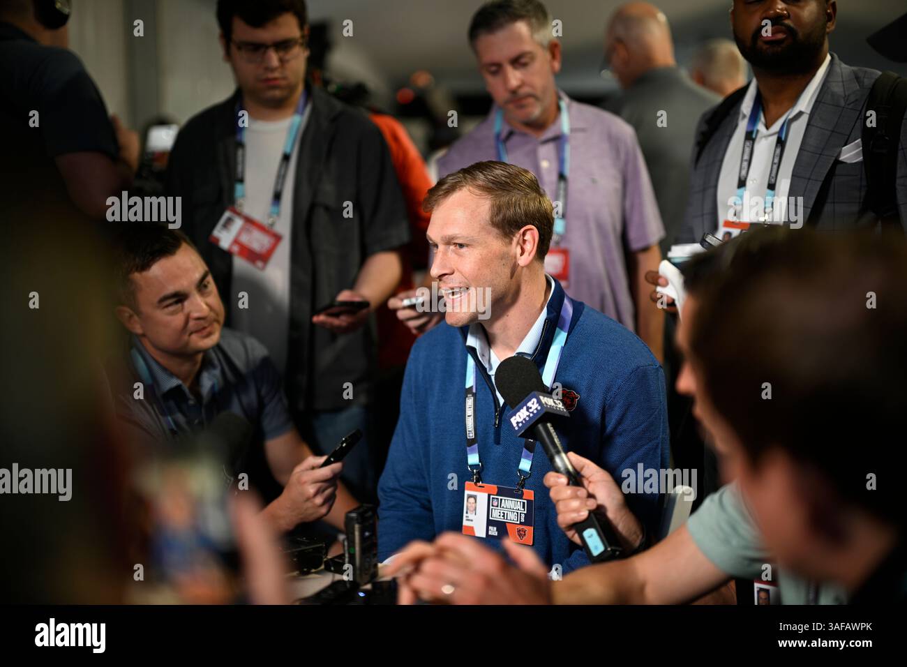 Chicago Bears head football coach Ben Johnson, center, meets with ...