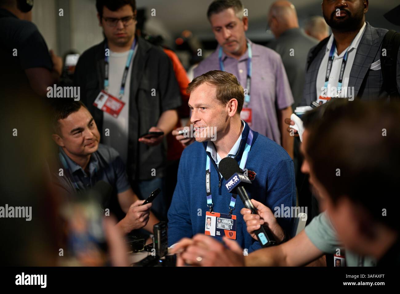 Chicago Bears head football coach Ben Johnson, center, meets with ...