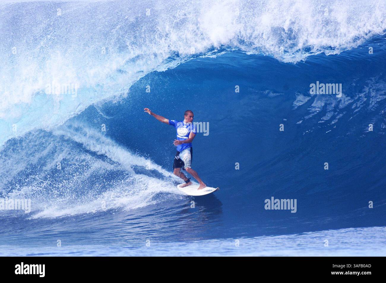 Kelly slater surfing 2000 pro hi-res stock photography and images - Alamy
