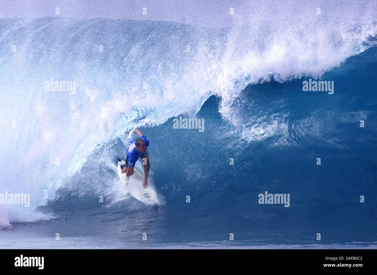 Kelly slater surfing 2000 pro hi-res stock photography and images - Alamy