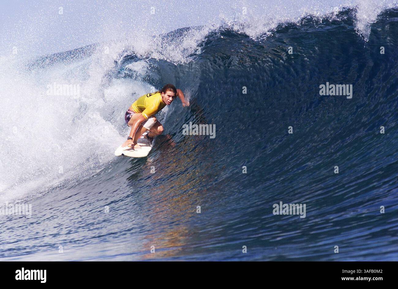 May 01, 2001; Tavarua, Fiji; Women surfer LYNETTE MACKENZIE (Syndey ...