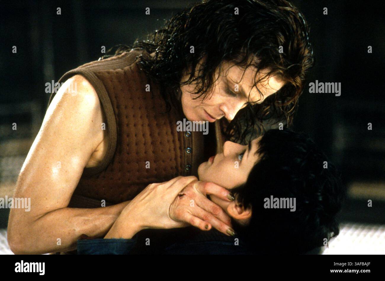 Aug 08, 2000; Hollywood, CA, USA; Actress SIGOURNEY WEAVER (L) (as ...