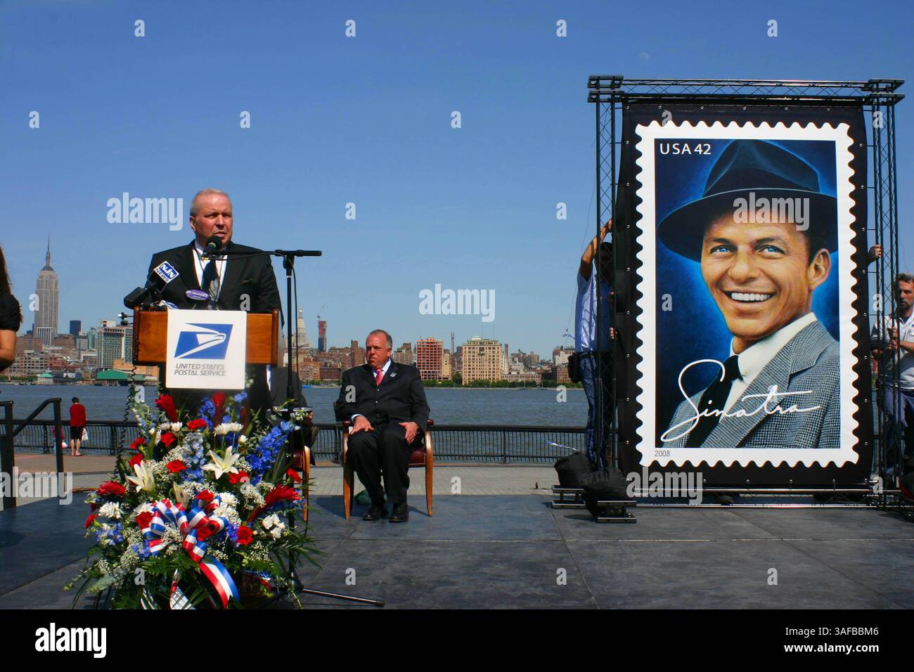 K58194WR.FRANK SINATRA STAMP CEREMONY AT PIER A PARK IN HOBOKEN , NEW ...