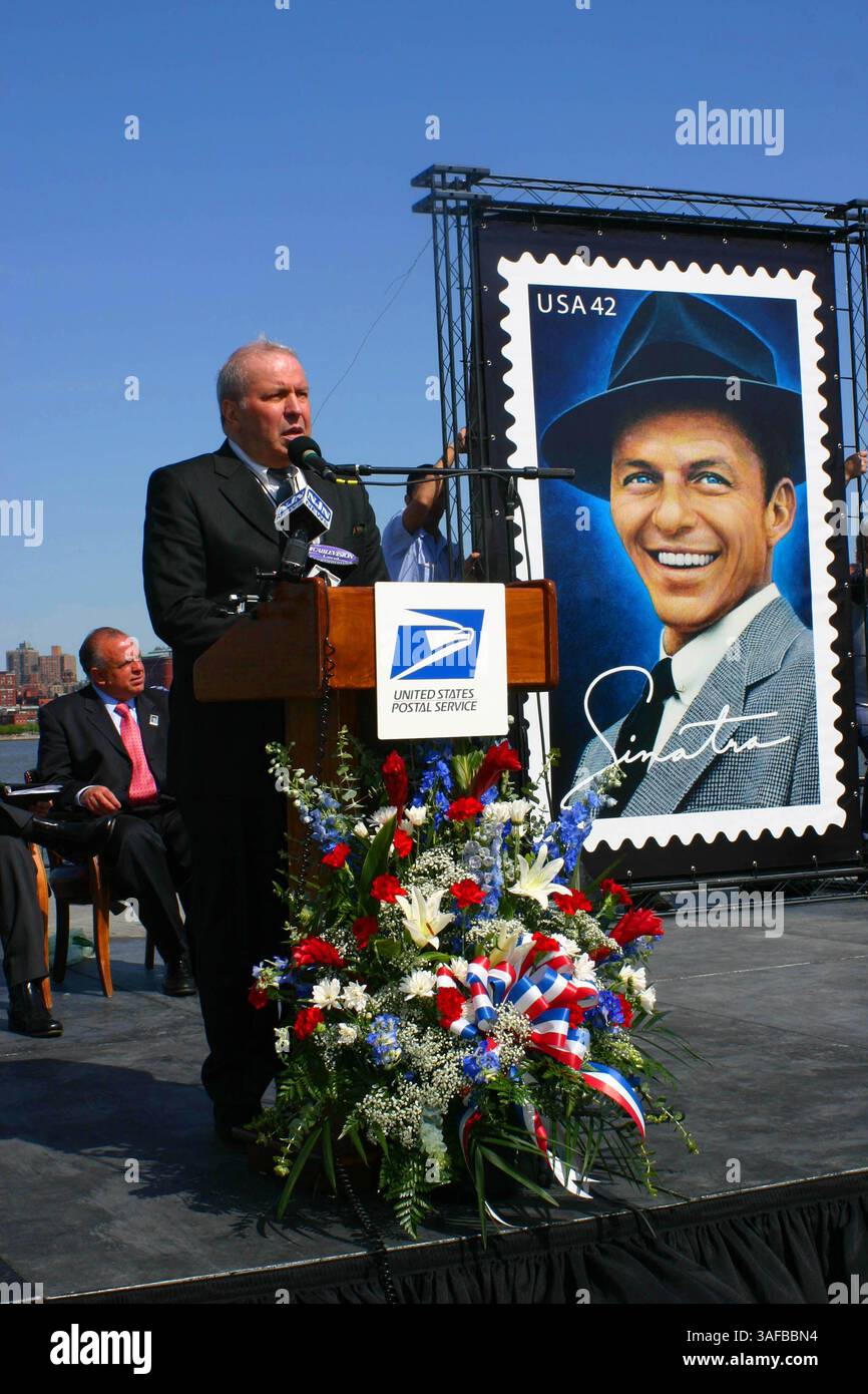 K58194WR.FRANK SINATRA STAMP CEREMONY AT PIER A PARK IN HOBOKEN , NEW ...