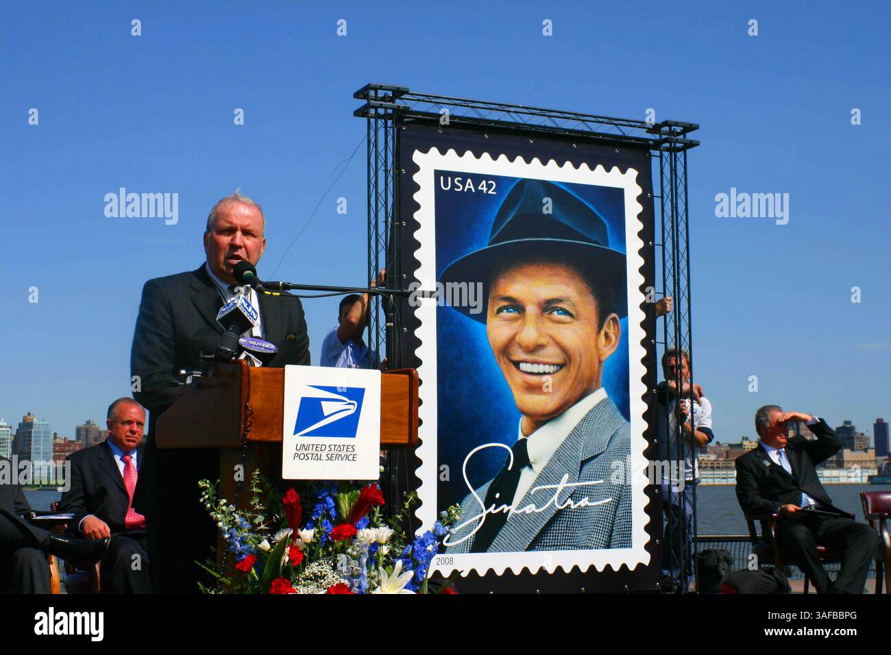 K58194WR.FRANK SINATRA STAMP CEREMONY AT PIER A PARK IN HOBOKEN , NEW ...