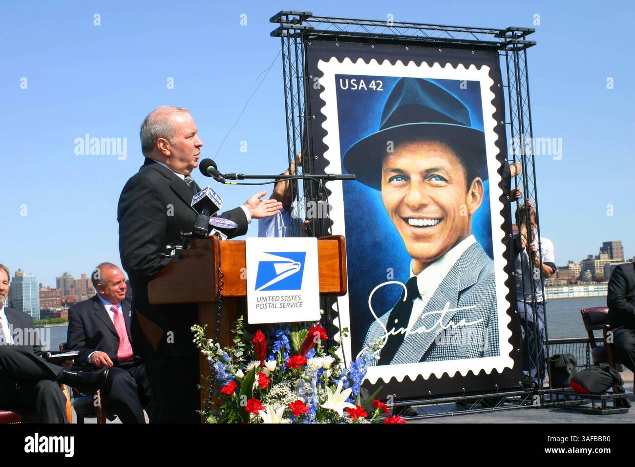 K58194WR.FRANK SINATRA STAMP CEREMONY AT PIER A PARK IN HOBOKEN , NEW ...