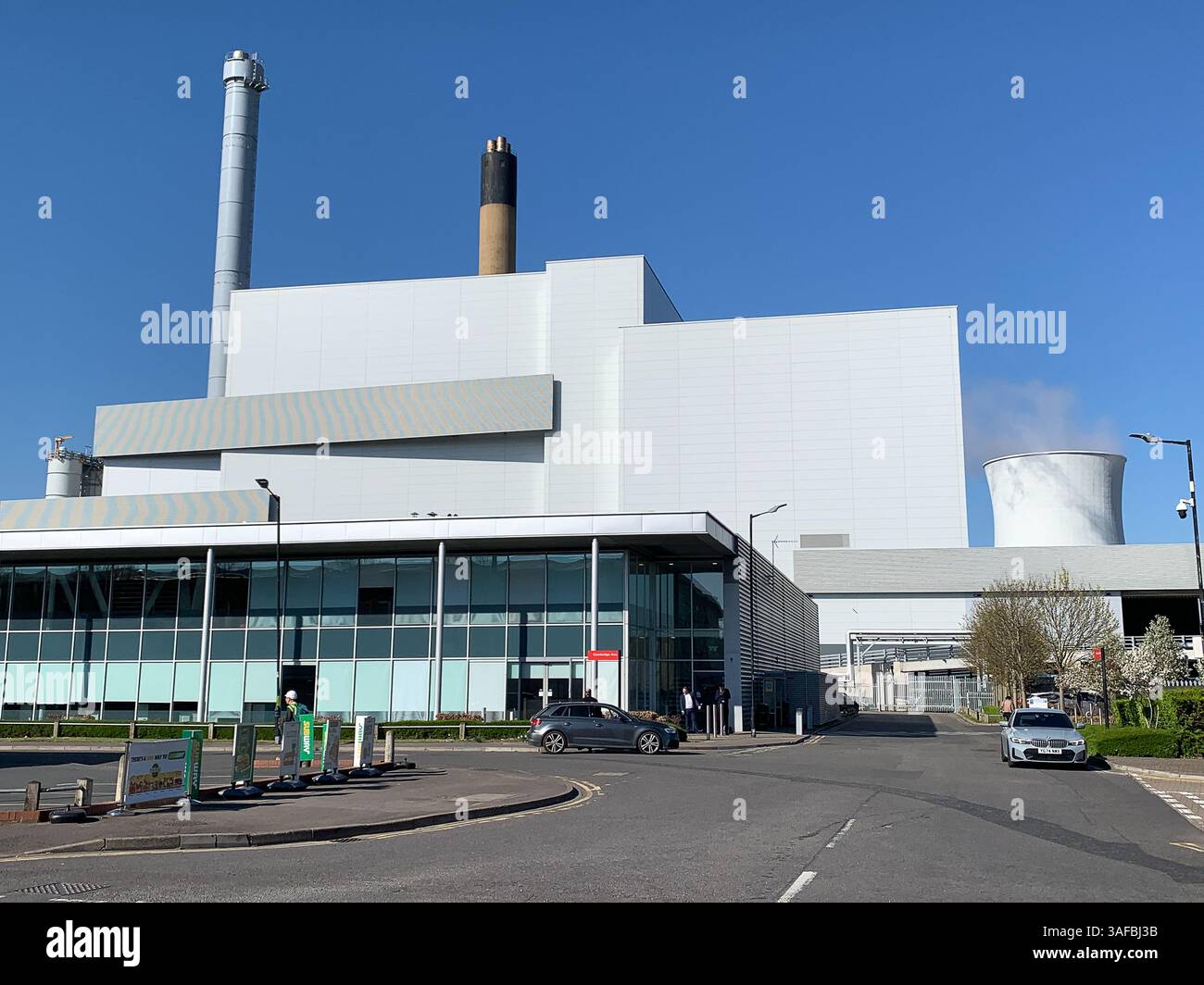 Slough, UK. 2nd April, 2025. The SSE power station on Slough Trading in ...