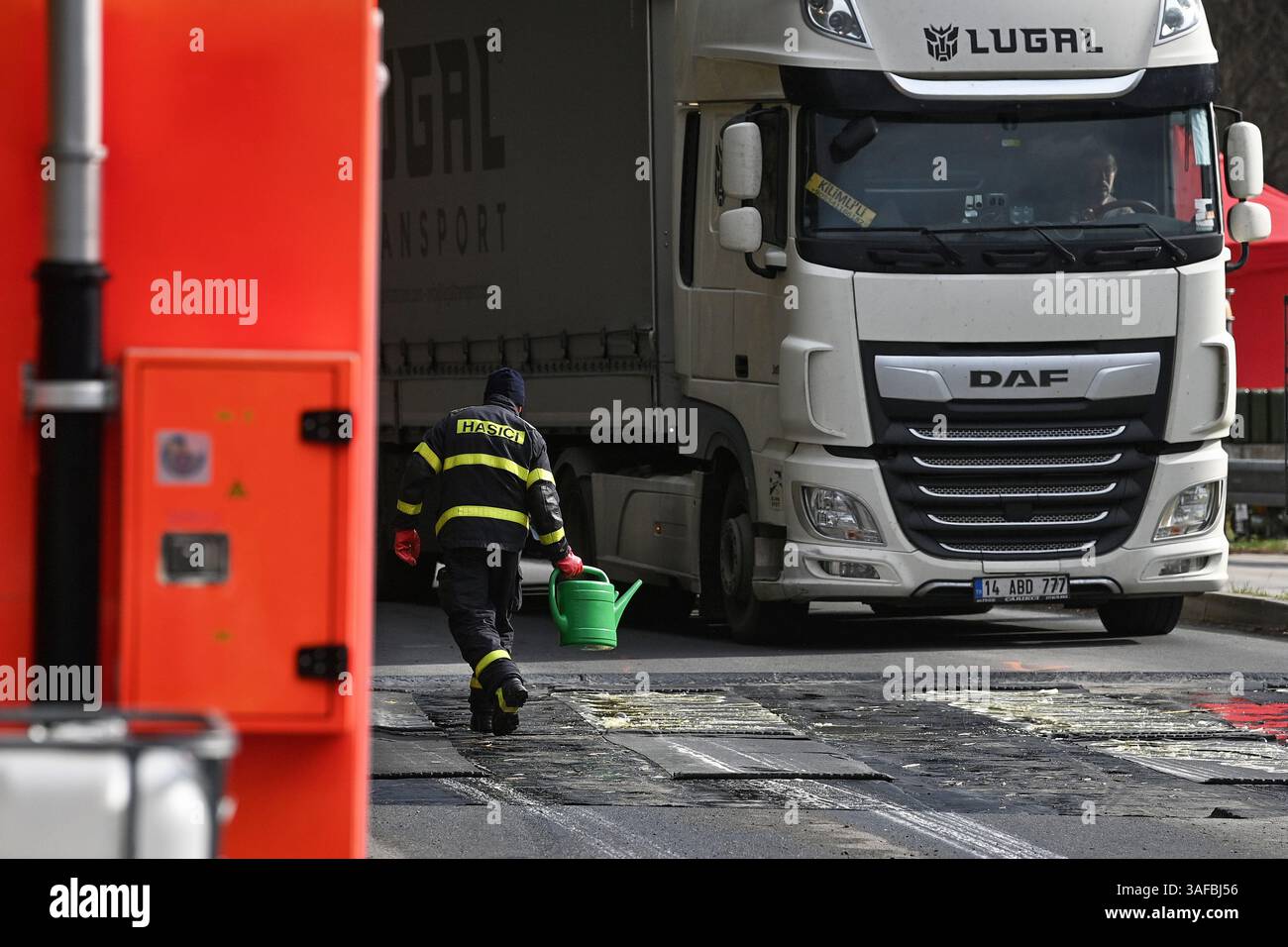 Preventive measures at the Czech-Slovak border against the introduction ...