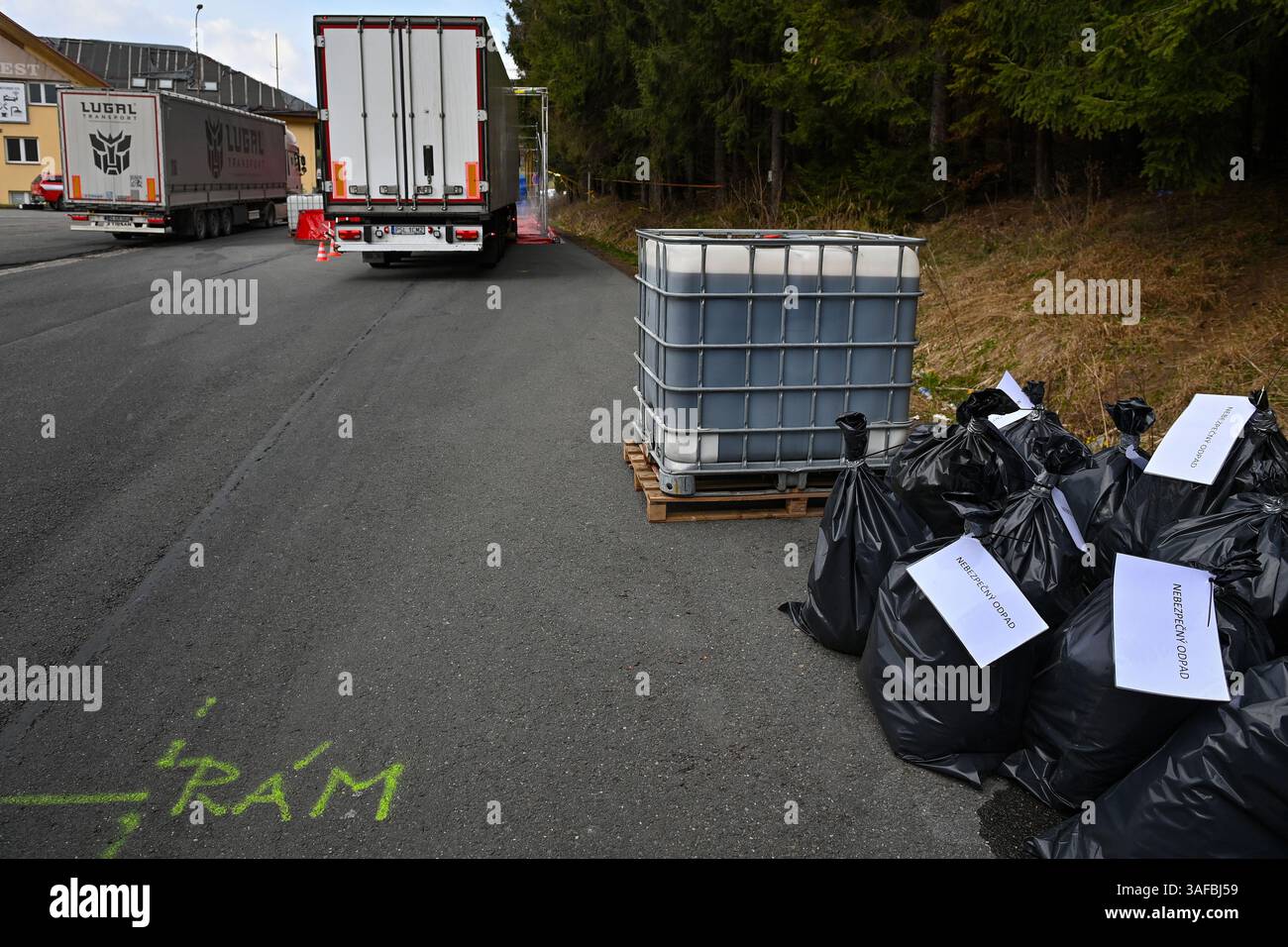 Preventive measures at the Czech-Slovak border against the introduction ...
