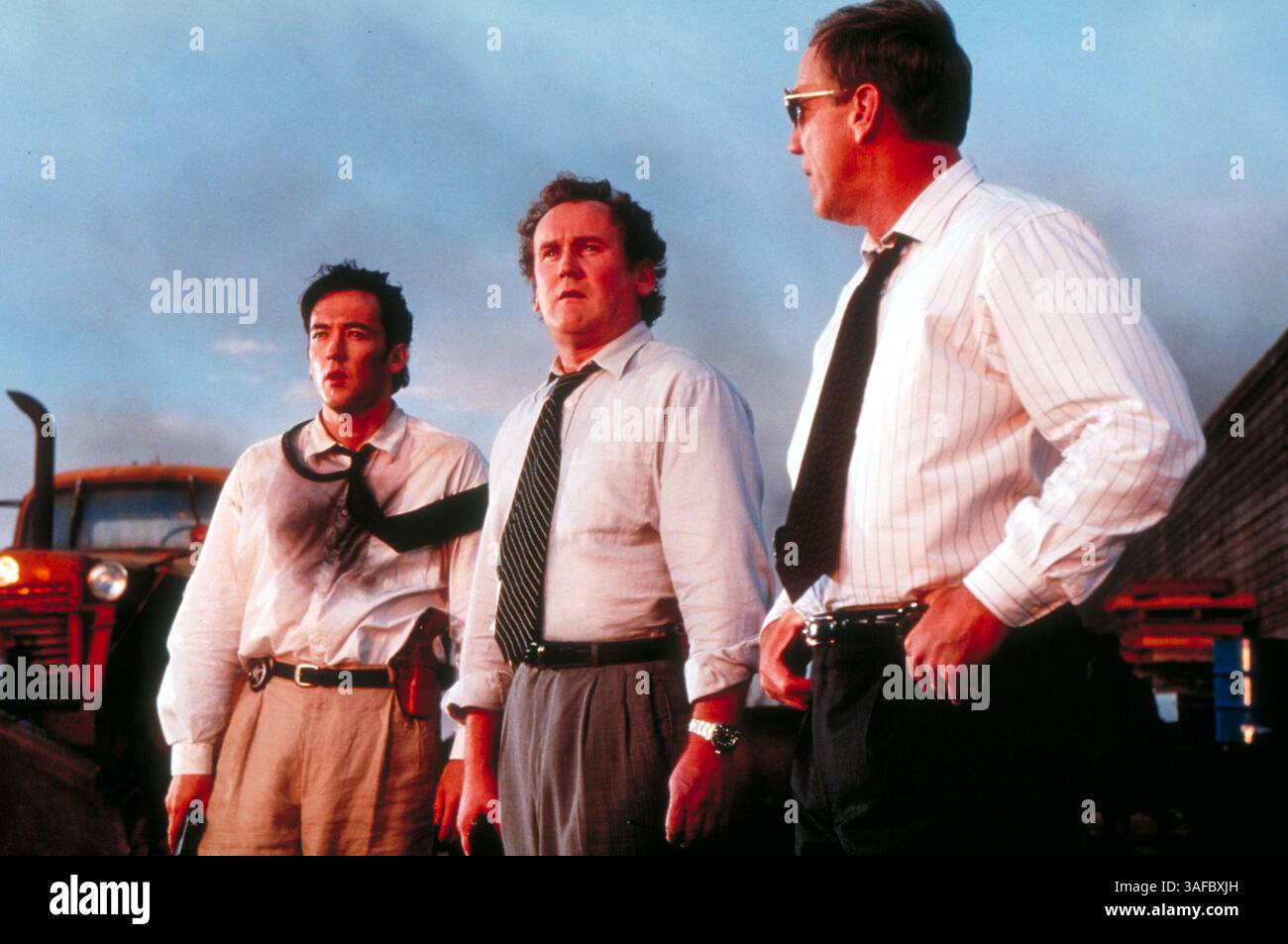 Apr 12, 2001; Hollywood, CA, USA; Actors JOHN CUSACK US Marshal Vince ...