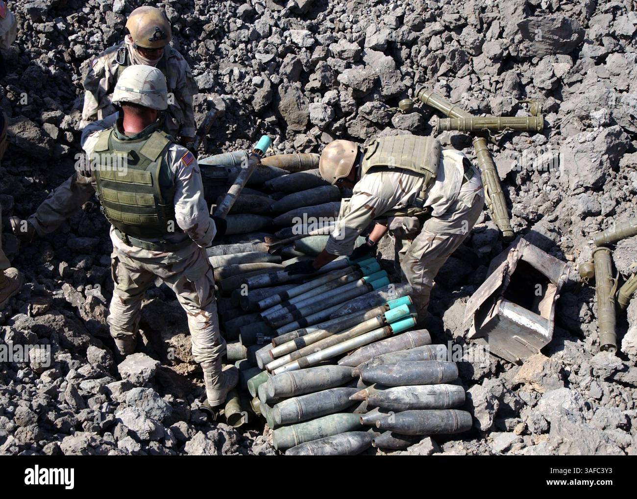 Oct 11, 2003; Baghdad, IRAQ; Navy Explosive Ordnance Disposal ...