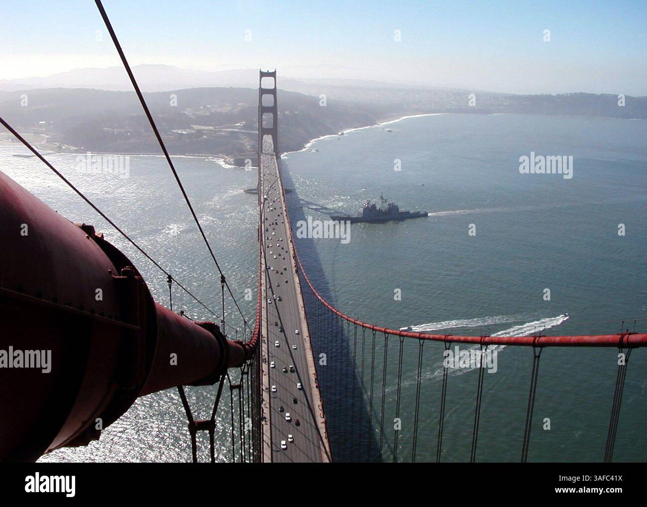 USS Mobile Bay (CG 53) arrives in San Francisco for the Parade of Ships ...