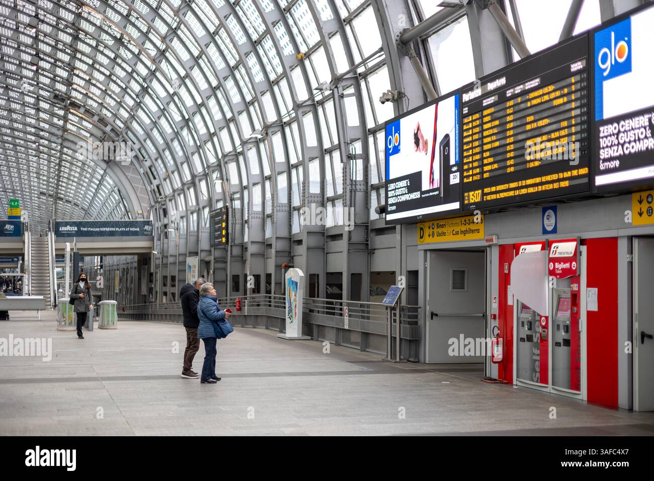 Sweeping arched beams hi-res stock photography and images - Alamy