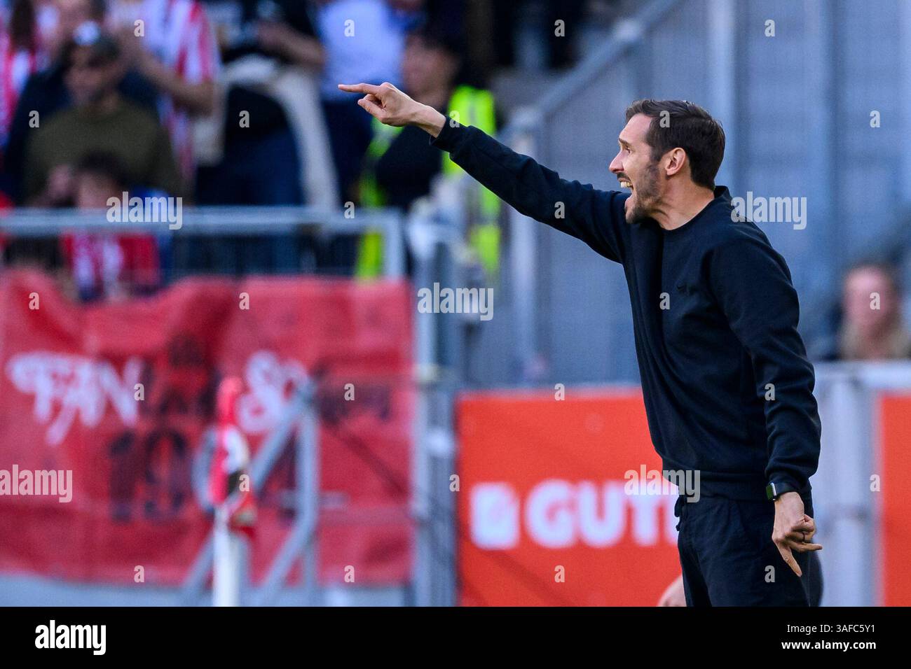 Freiburg Im Breisgau, Germany. 05th Apr, 2025. Soccer: Bundesliga, SC ...