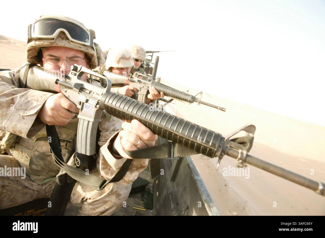 Military convoys in the desert hi-res stock photography and images - Alamy