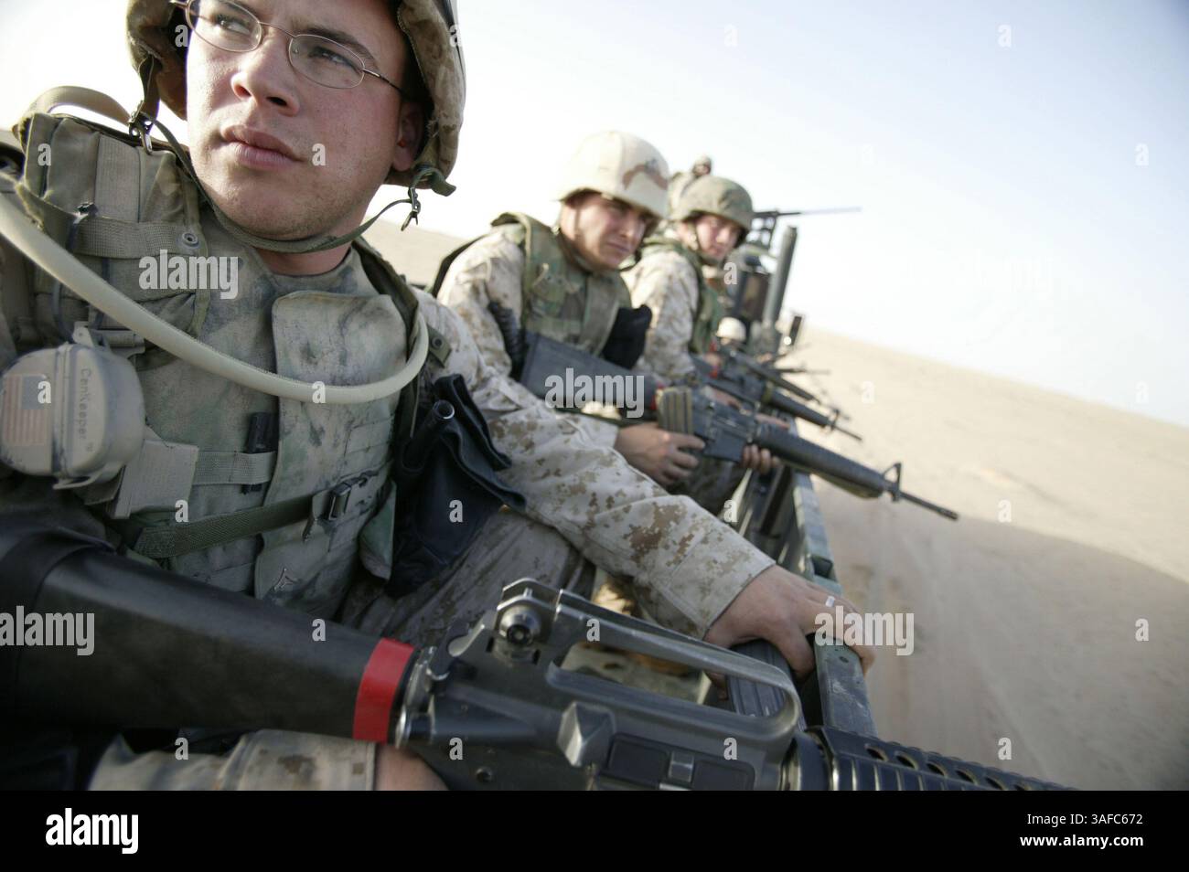 Military convoys in the desert hi-res stock photography and images - Alamy