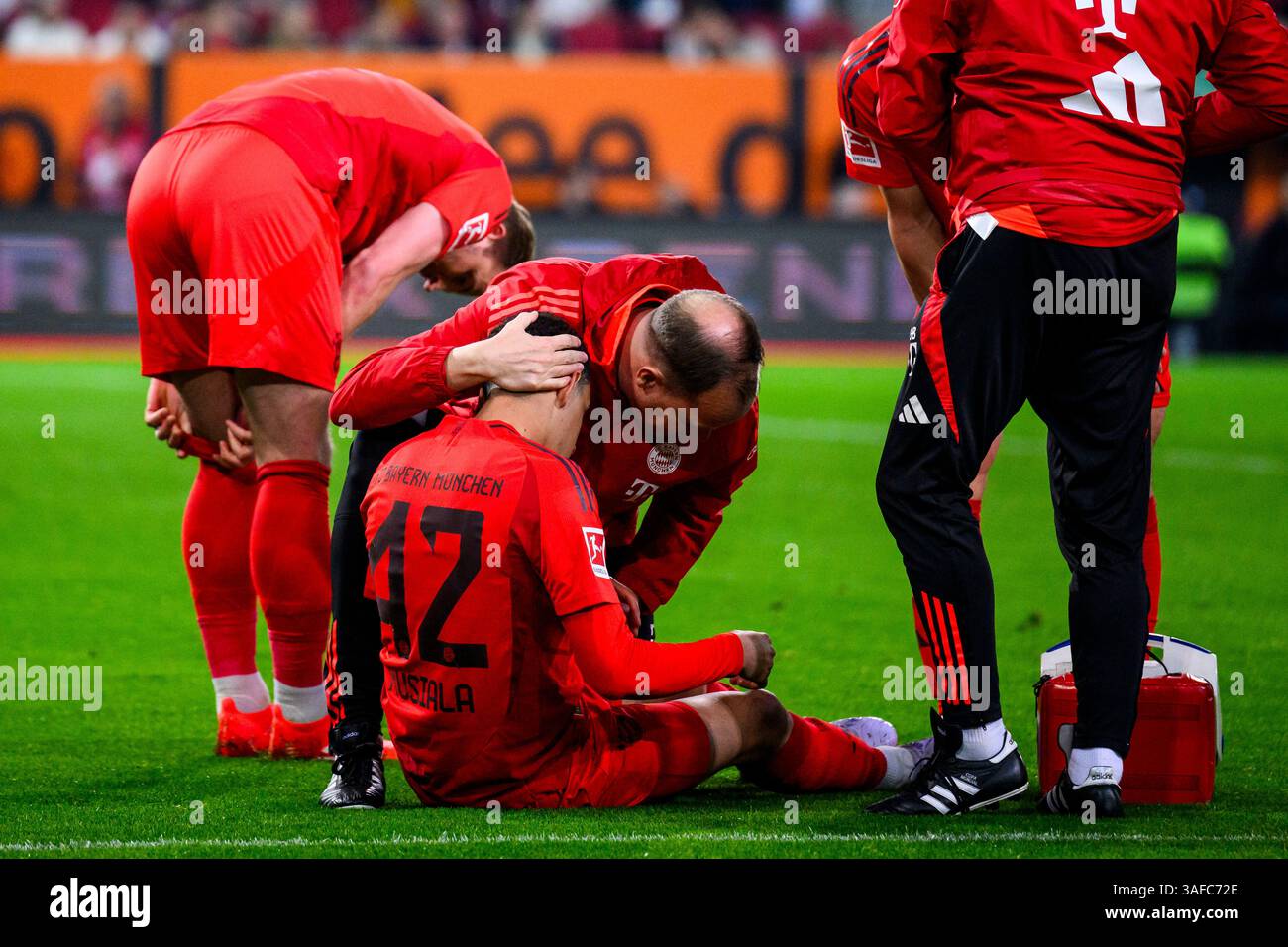 04 April 2025, Bavaria, Augsburg: Soccer: Bundesliga, FC Augsburg ...