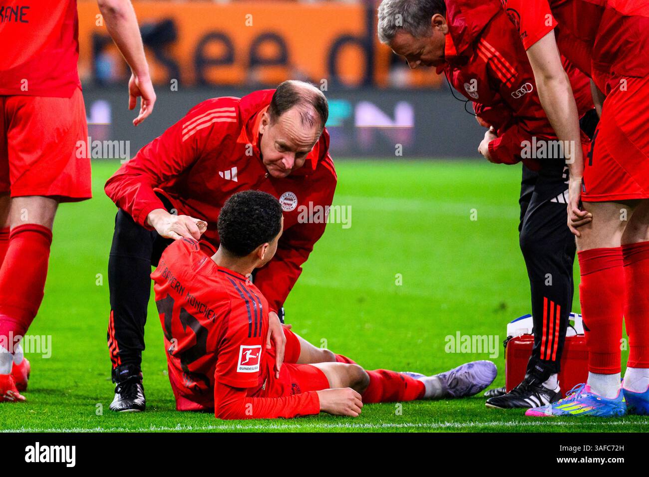 Augsburg, Germany. 04th Apr, 2025. Soccer: Bundesliga, FC Augsburg ...