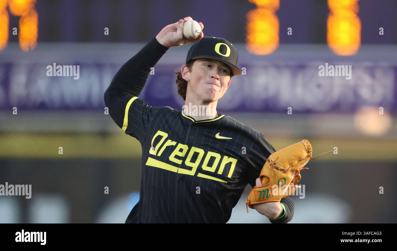 Oregon pitcher Jaxon Jordan (15) throws during an NCAA baseball game ...