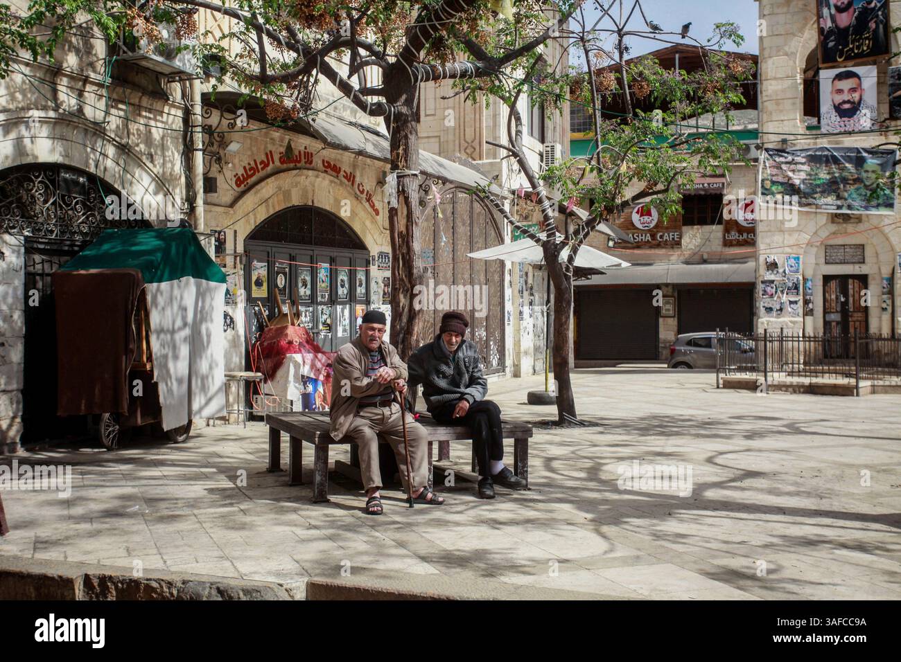 Nablus, Palestine. 07th Apr, 2025. Palestinians sit at the closed Al ...