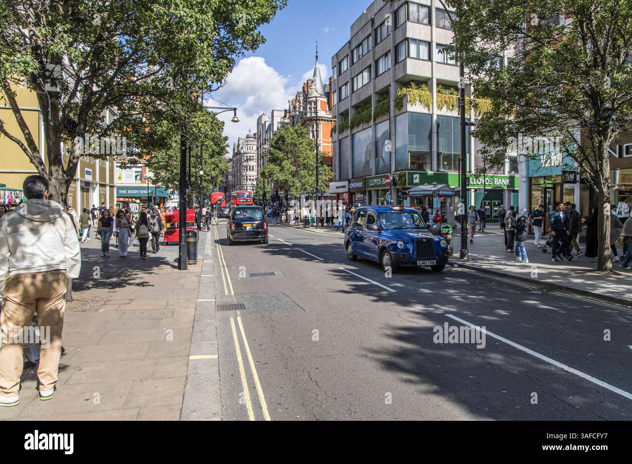 London, UK- August 6, 2023: Crowded sidewalk on Oxford Street with ...