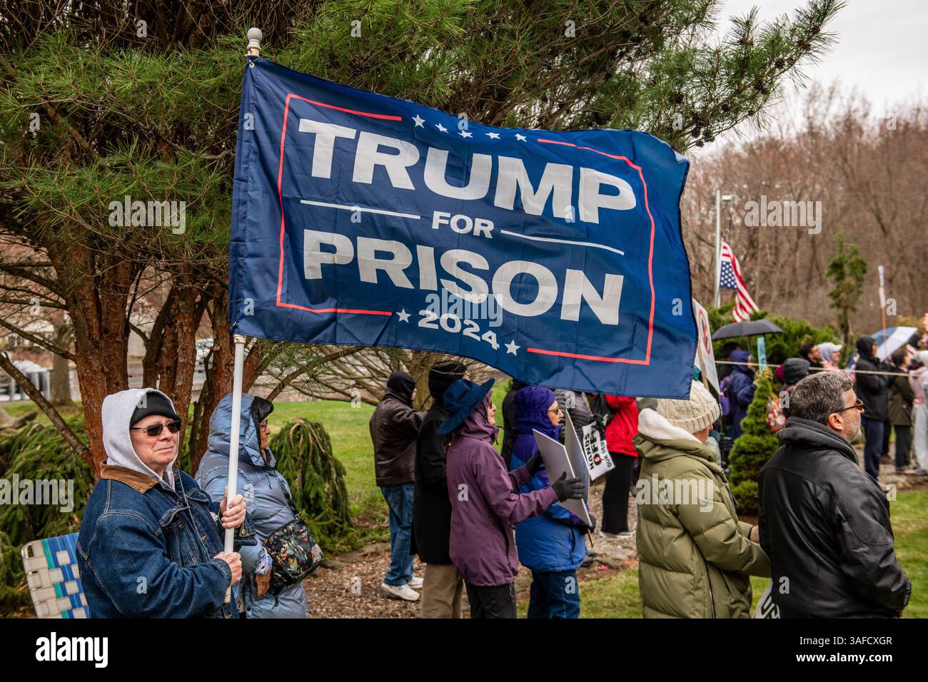 Newtown, United States. 05th Apr, 2025. A protester holds a self made ...