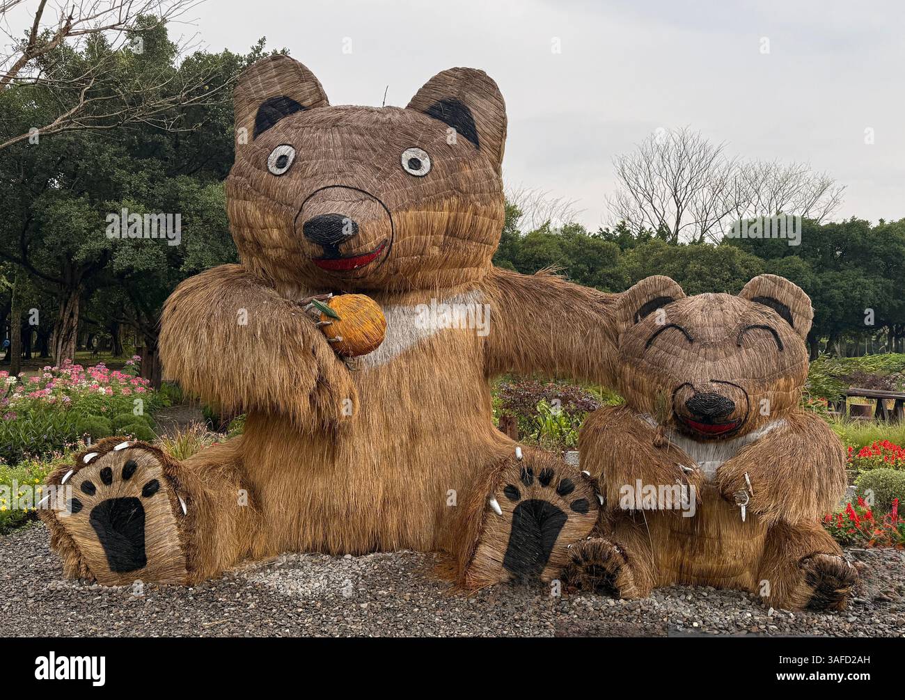 Taipei, Taiwan: 04.06.25 Two Little Bears Da'an Park Public Art Installation Stock Photo - Alamy