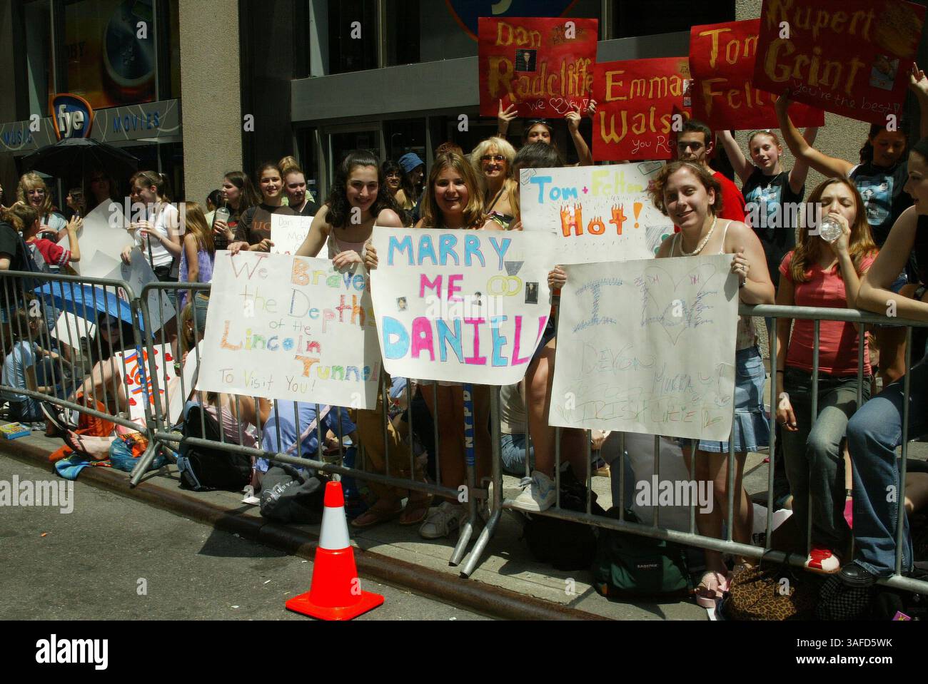 May 23, 2004; New York, NY, USA; Fans at the World Premiere of 'Harry ...