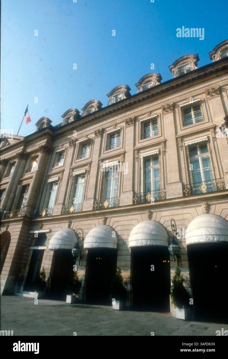 Ritz paris entrance hi-res stock photography and images - Alamy
