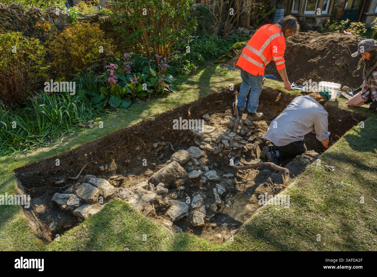 Archaeologist dig hi-res stock photography and images - Alamy