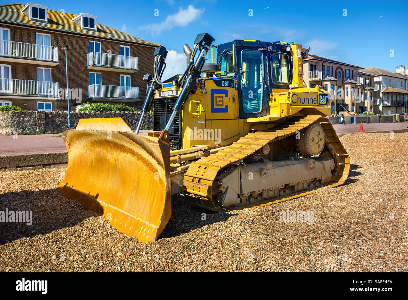 Dozer construction caterpillar treads hi-res stock photography and ...